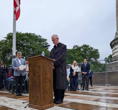 Memorial Day Wreath Laying Draws Crowd to Monument, Mamdani Too