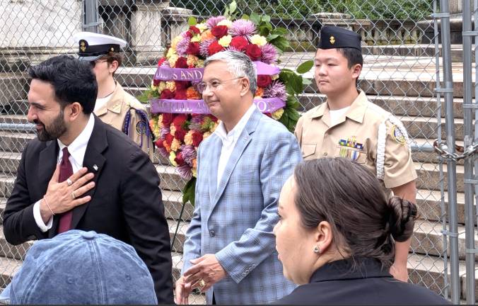 Memorial Day Wreath Laying Draws Crowd to Monument, Mamdani Too